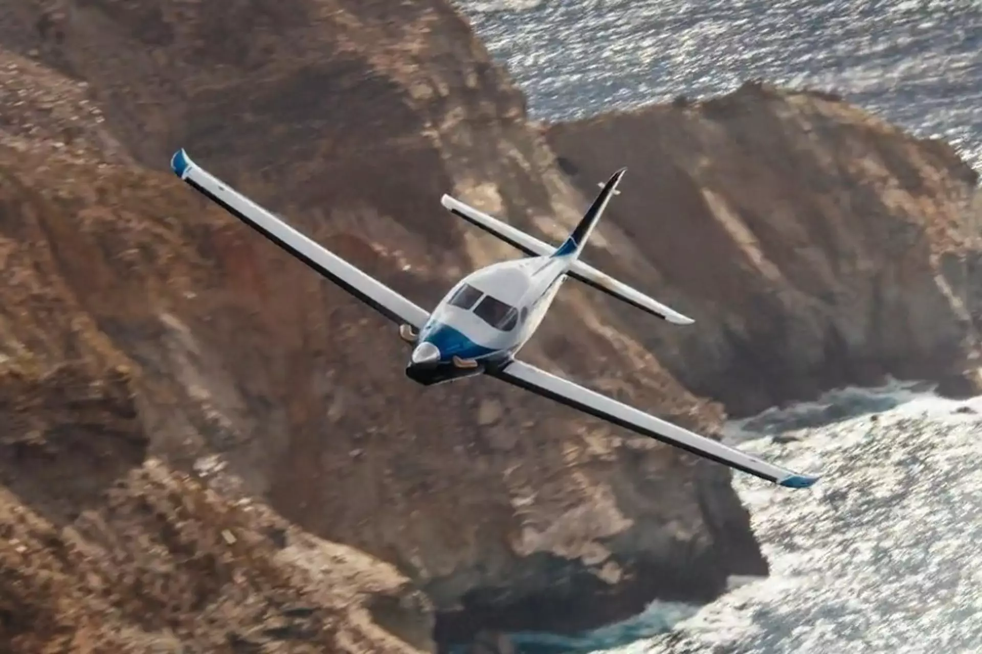 « Cet avion prend le contrôle à votre place » : l’E1000 AX d’Epic ...